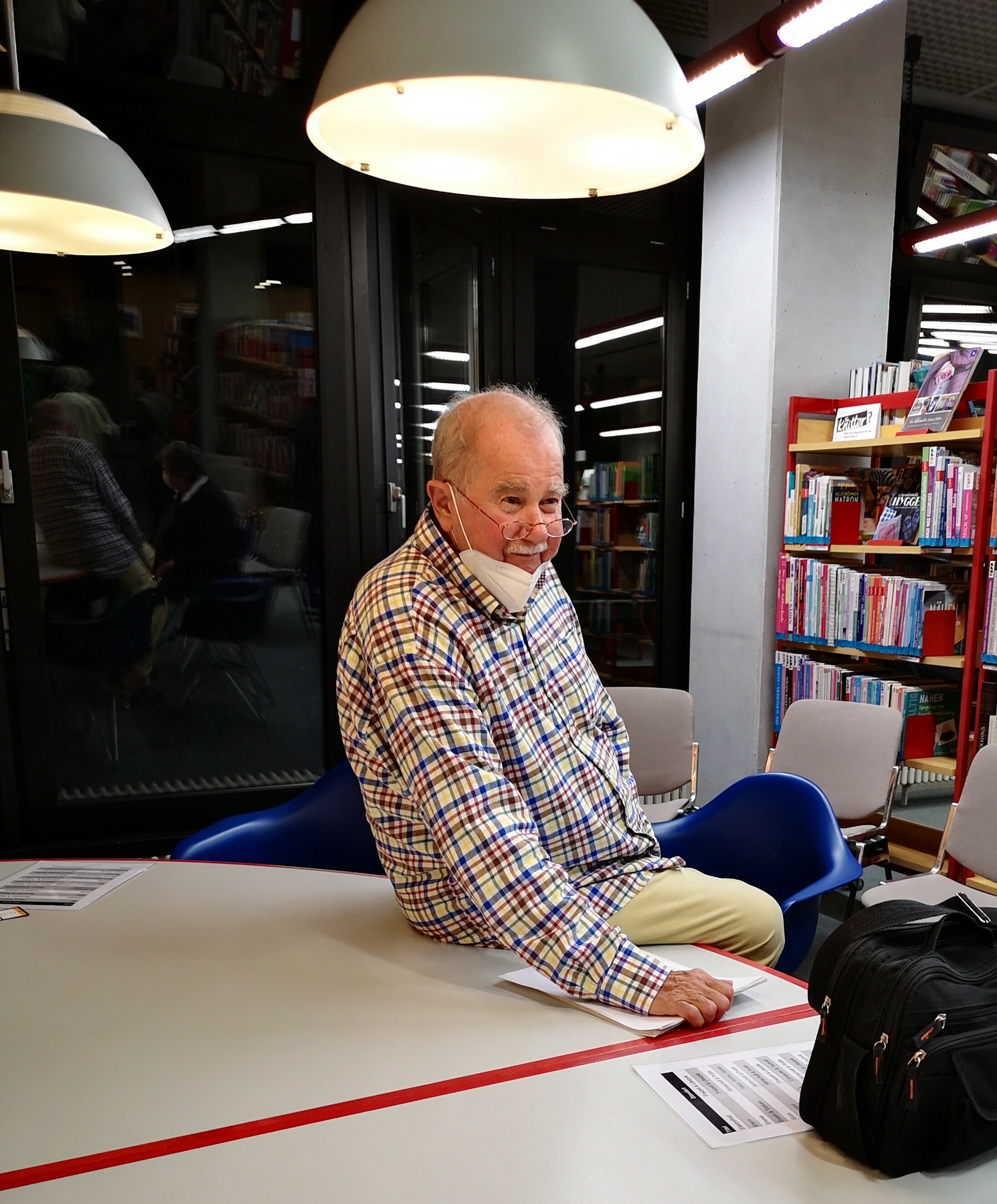 Literatur zur Blauen Stunde in der Stadtbibliothek - Poetischer Zauber ...