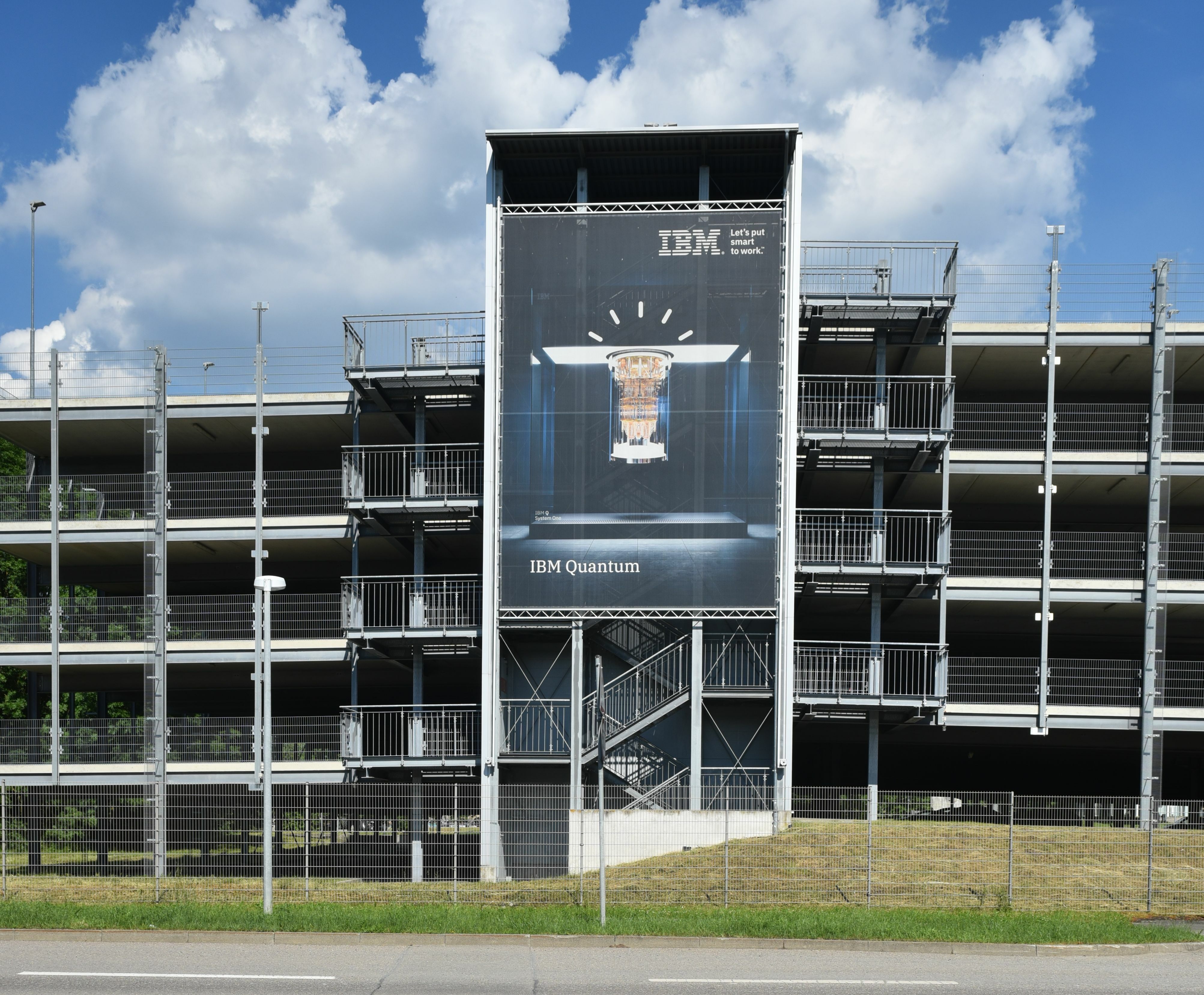 Der neue Quantencomputer gilt als Meilenstein in der IT-Geschichte und ...