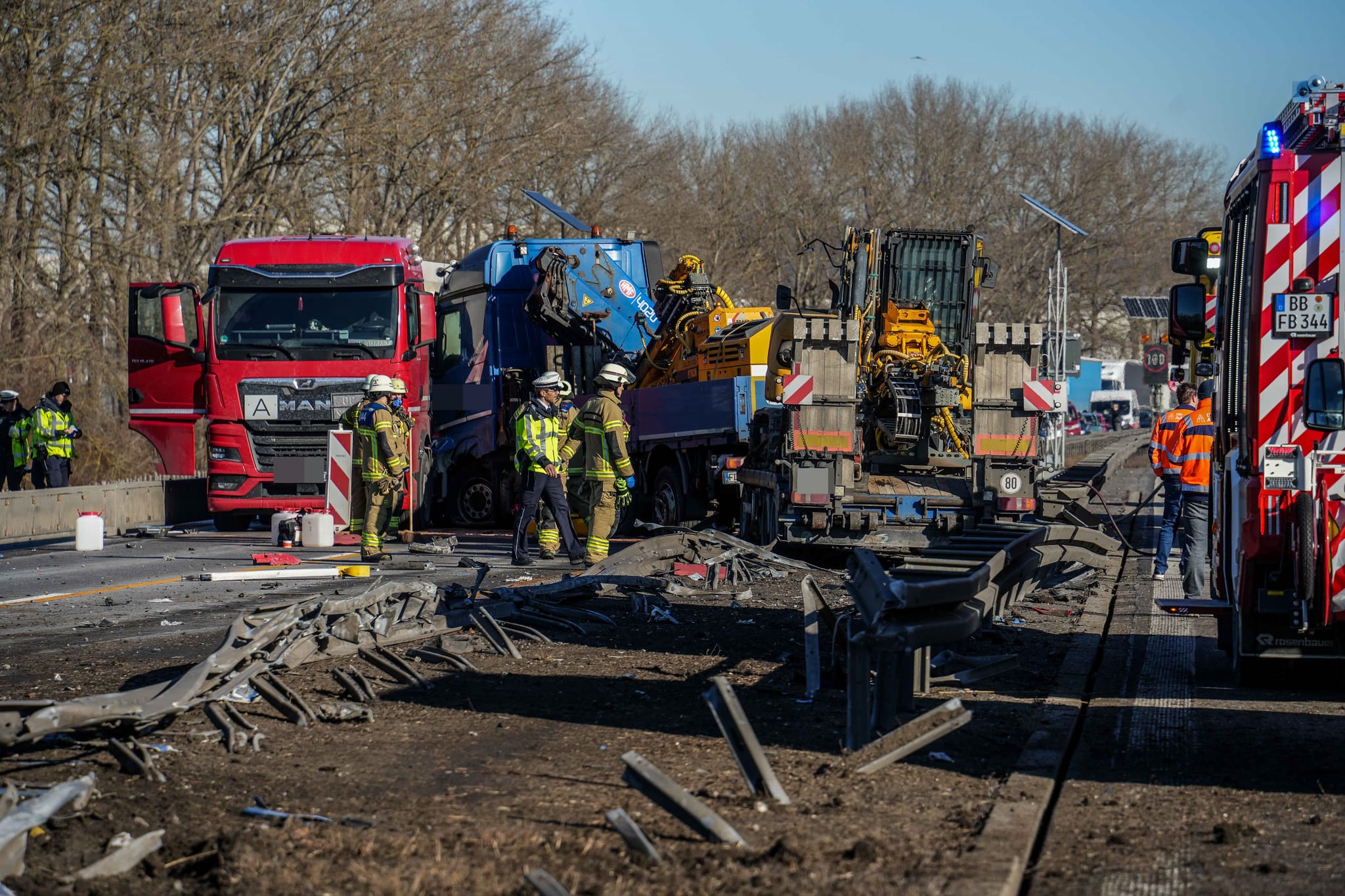 120 000 Euro Schaden - LKW-Unfall sorgt für Verkehrschaos auf A81 - Nachrichten | Sindelfinger ...