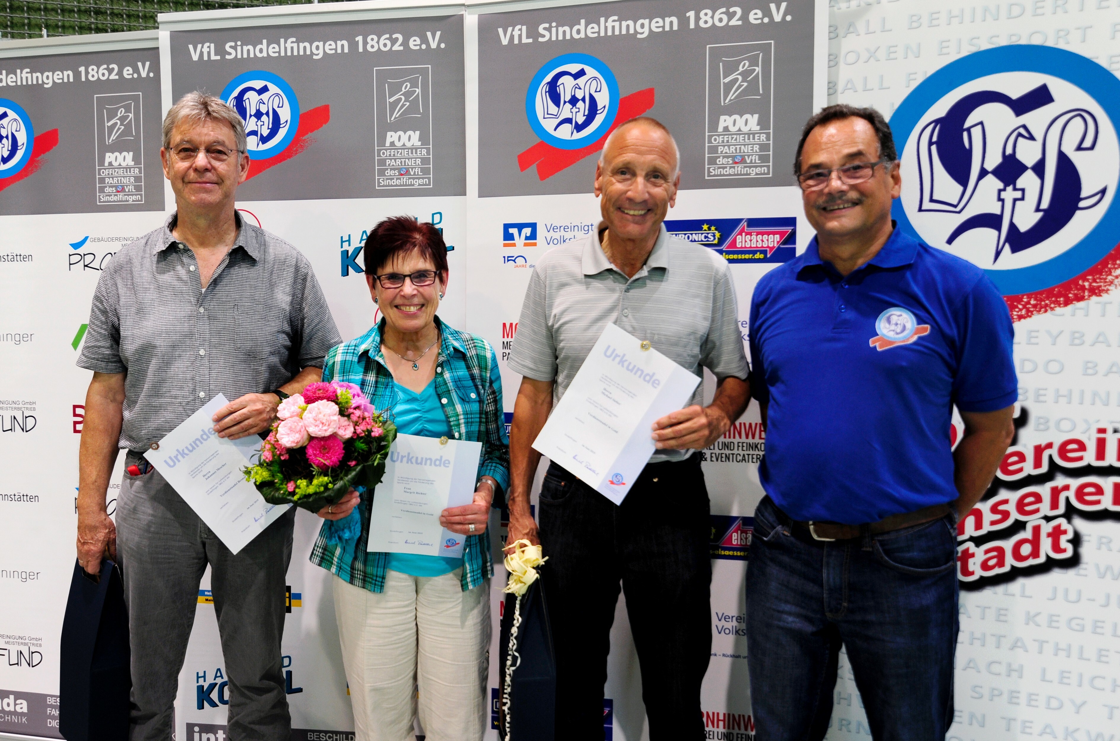 Sportbürgermeister Christian Gangl bringt die Baugenehmigung mit, dann ...