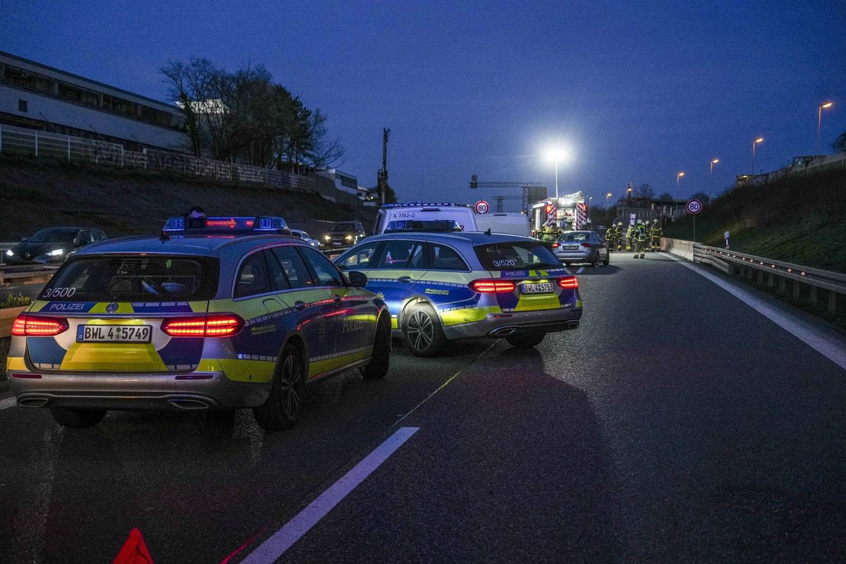 Die A81 war zeitweise voll gesperrt - Böblingen: Unfall mit zwei Verletzten auf der A81 ...