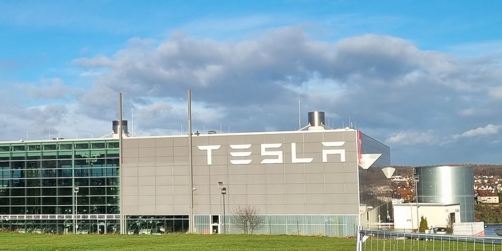 US-Autohersteller siedelt sich an - Holzgerlingen: Tesla zieht ins ...