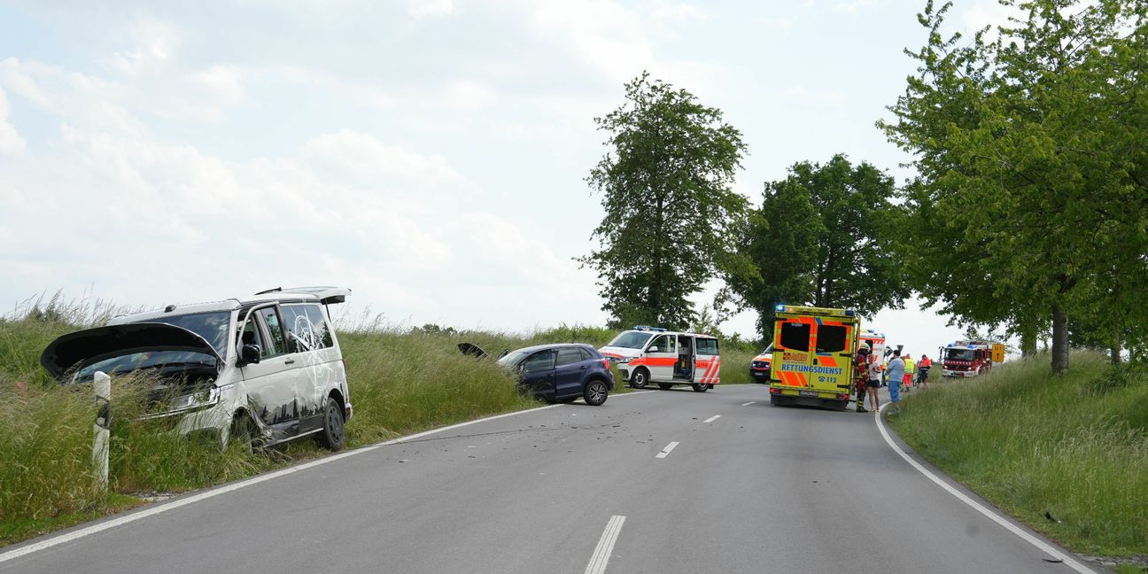 VW Polo und VW Bus - 4 Verletzte bei Unfall zwischen Schönaich und Holzgerlingen - Nachrichten ...