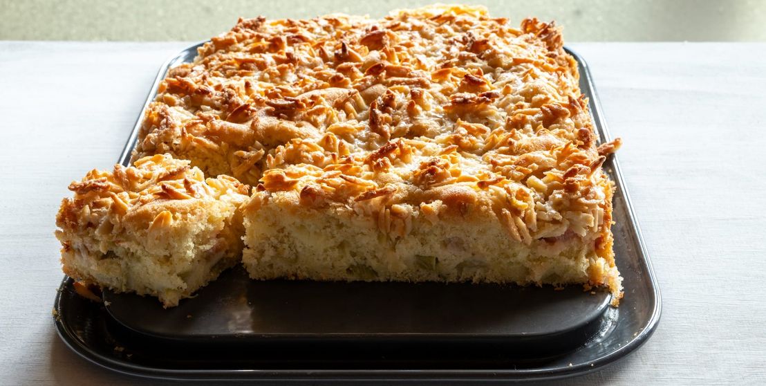 Topfgucker - Rhabarberkuchen mit knusprigen Mandeln - Nachrichten ...