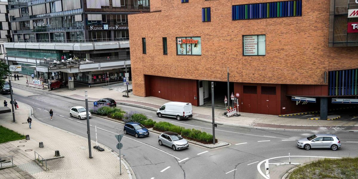 Wolfgang-Brumme-Allee - Böblingen: Freie Fahrt beim Einkaufszentrum ...