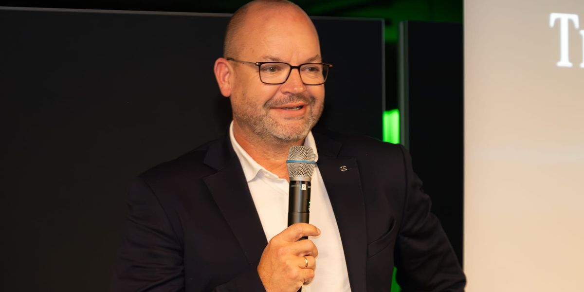 Vorstandsmitglied Dr. Jörg Burzer - Mercedes-Benz: "Die Zukunft des ...