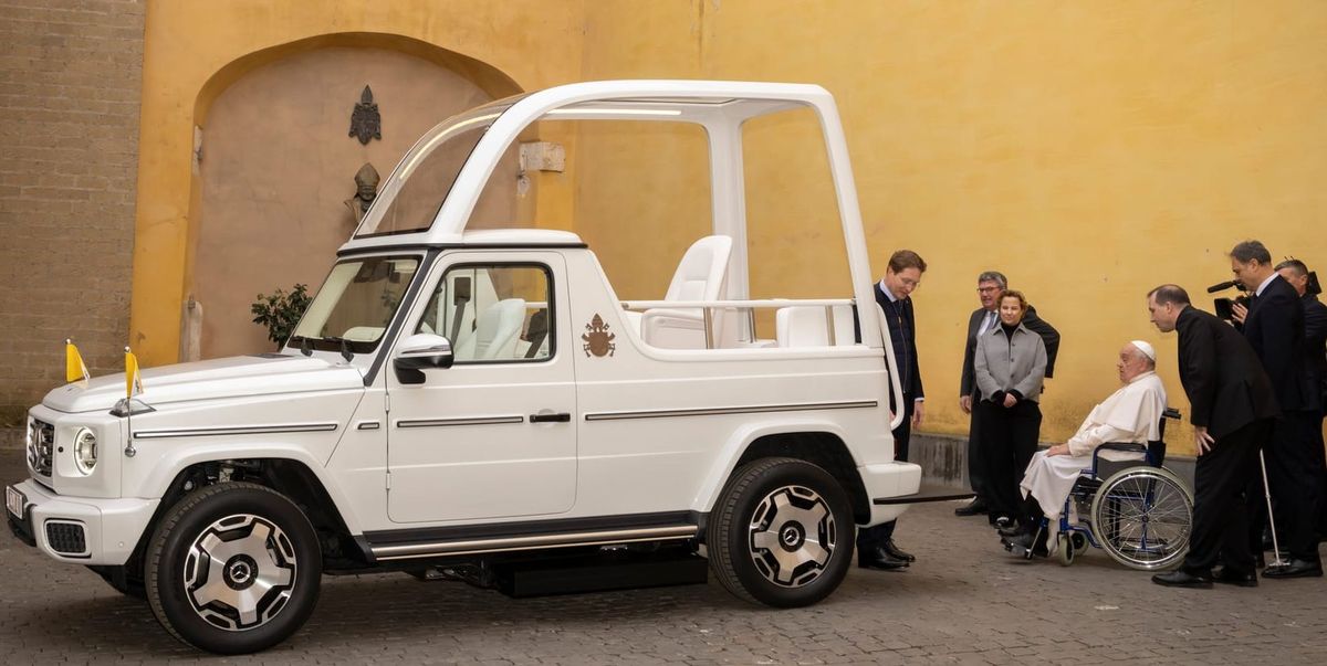 Mercedes-Benz - Papst Franziskus erhält erstes elektrisches „Papamobil ...